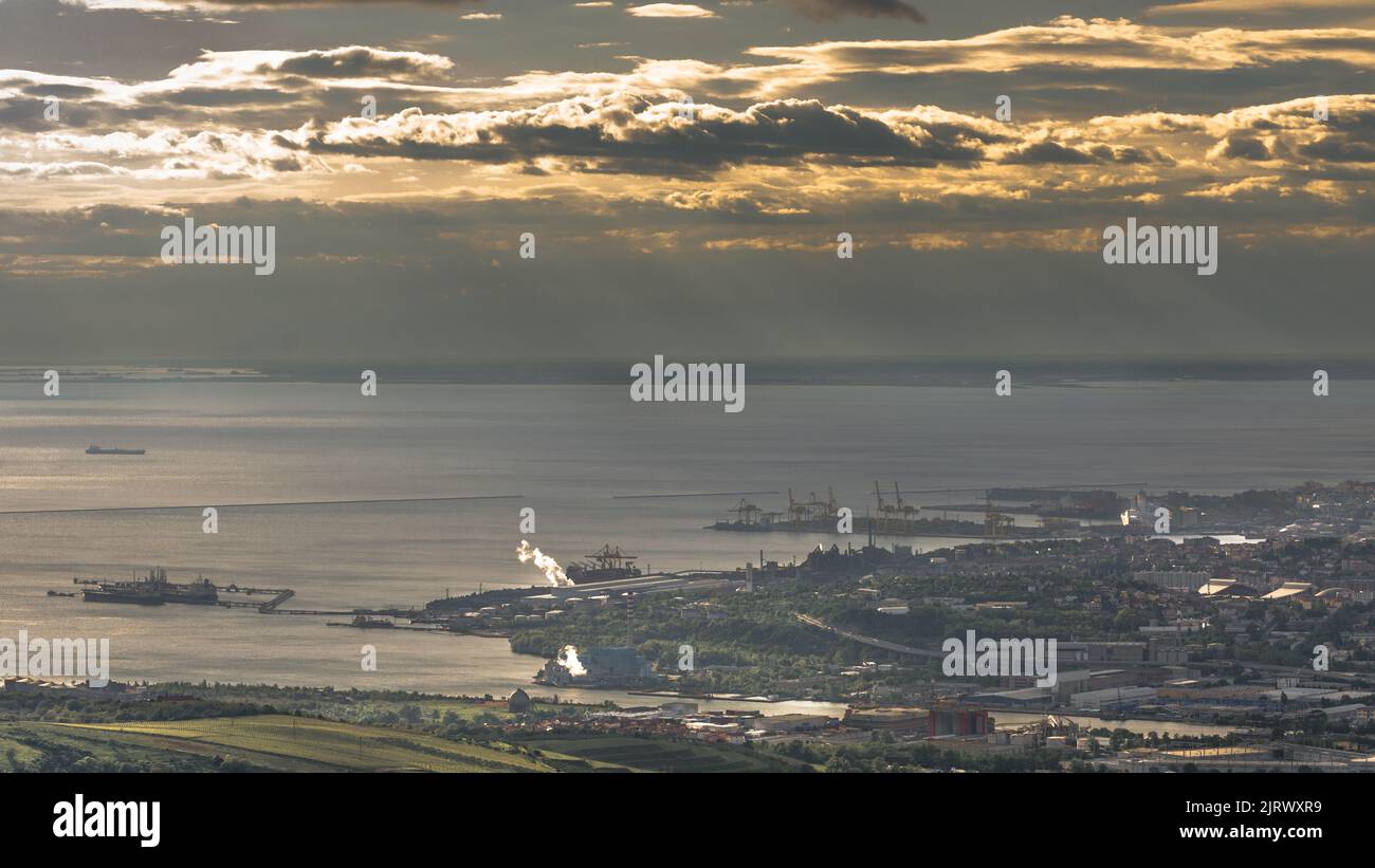 Porto di muggia -Fotos und -Bildmaterial in hoher Auflösung – Alamy