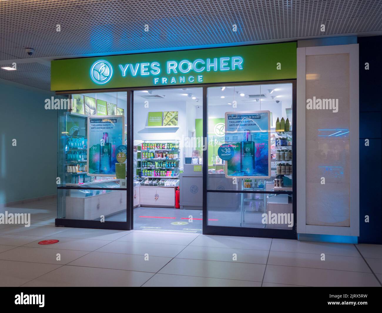 Yves rocher logo -Fotos und -Bildmaterial in hoher Auflösung – Alamy