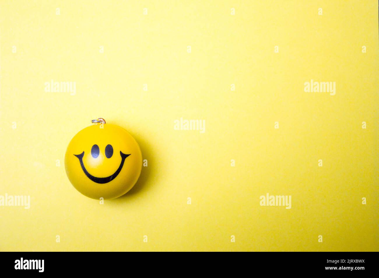 Smiley emoticon facial expression thinking -Fotos und -Bildmaterial in ...