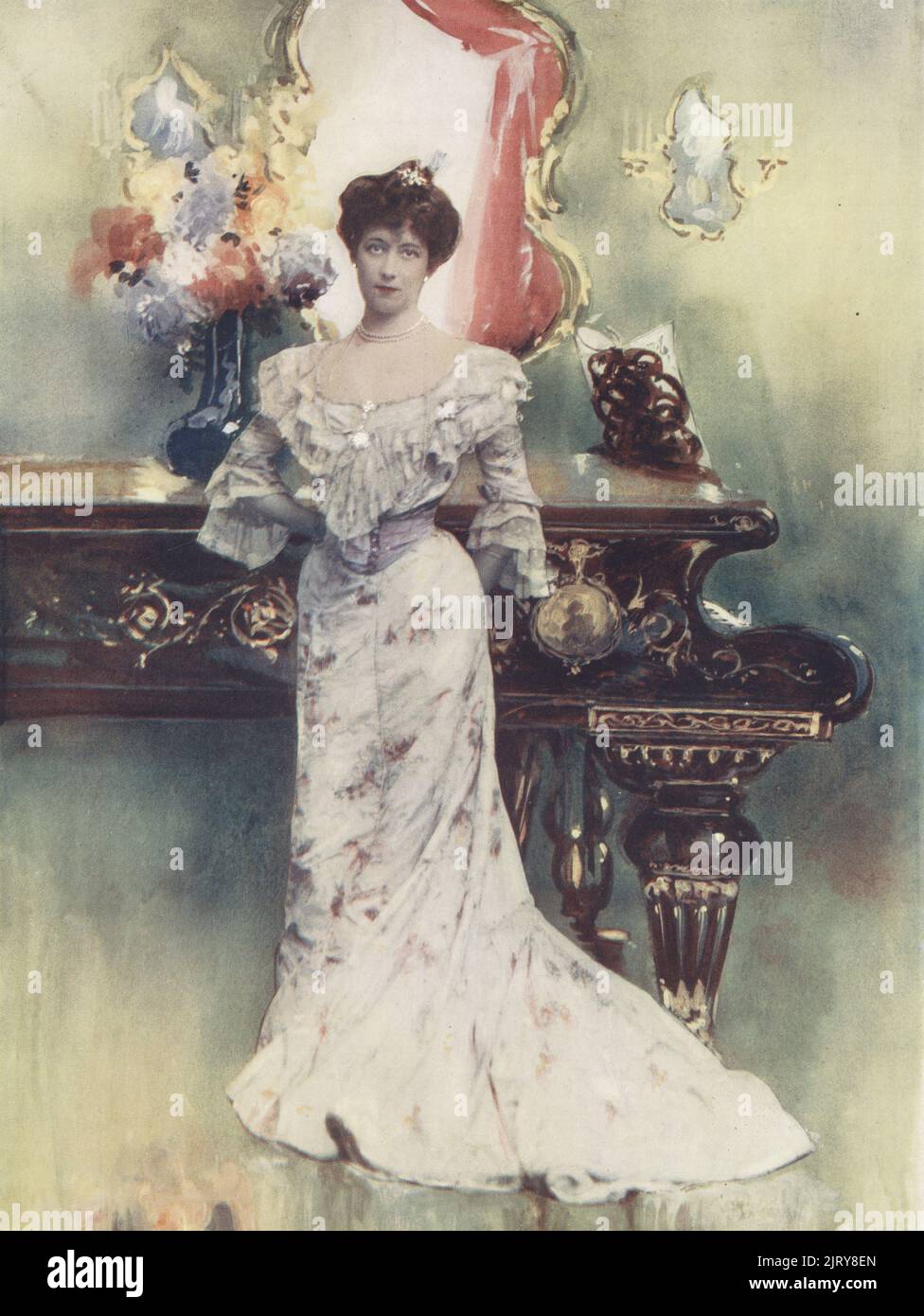 Miss Ellis Jeffreys in edwardianischem Gewand vor einem Flügel und einem Spiegel. Falsch als das ...