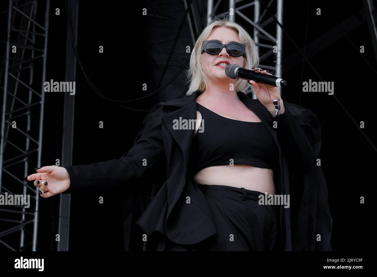 Die englische Singer Songwriterin Rebecca Lucy Taylor, die ...