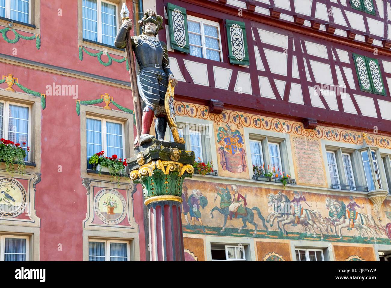 Statue aus polychromem stein -Fotos und -Bildmaterial in hoher ...