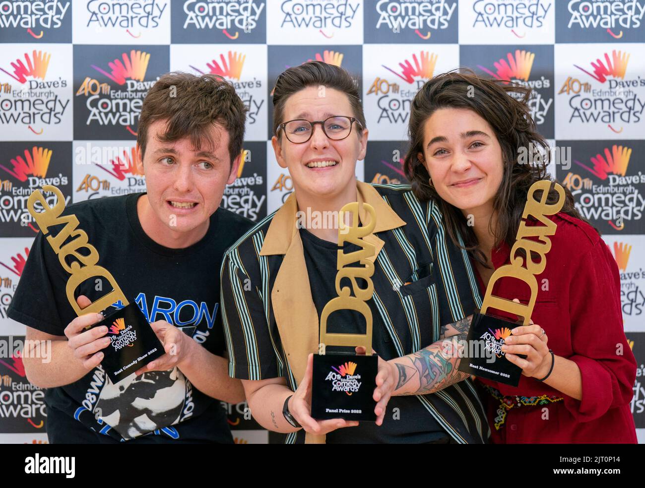 Sam Campbell (links) gewann Dave's Edinburgh Comedy Award 2022 zusammen mit Panel Award-Gewinner ...