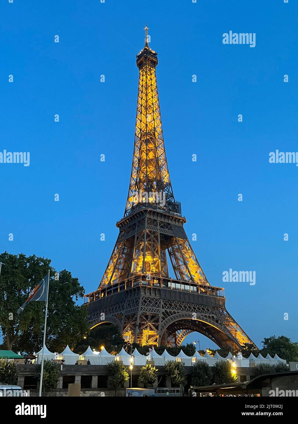 Eiffel tower lift -Fotos und -Bildmaterial in hoher Auflösung – Alamy