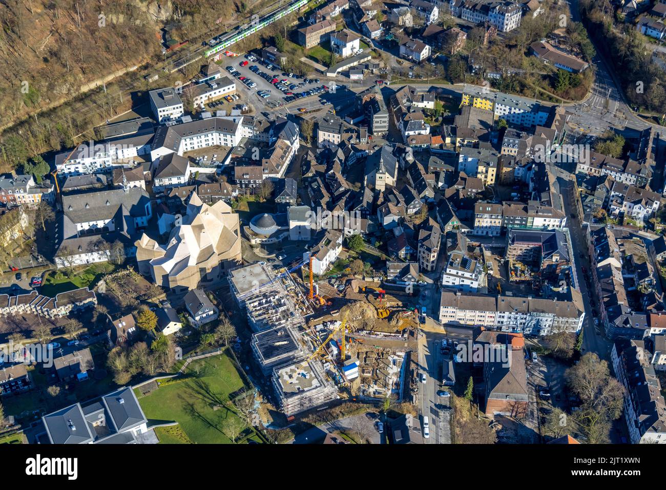 Luftaufnahme, futuristisches Gebäude katholische Kirche Mariendom ...