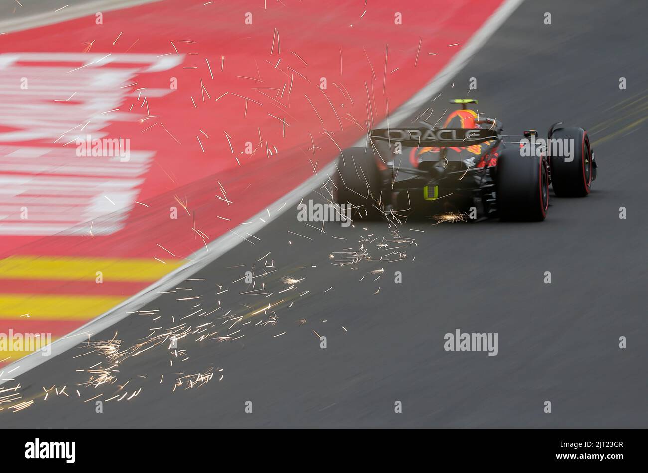 27. August 2022: Red Bull #1 Max Verstappen aus den Niederlanden sprüht ...