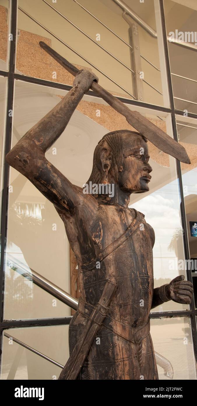 Makonde Statue of Male Warrior (Detail), dar-es-Salaam, Tansania ...