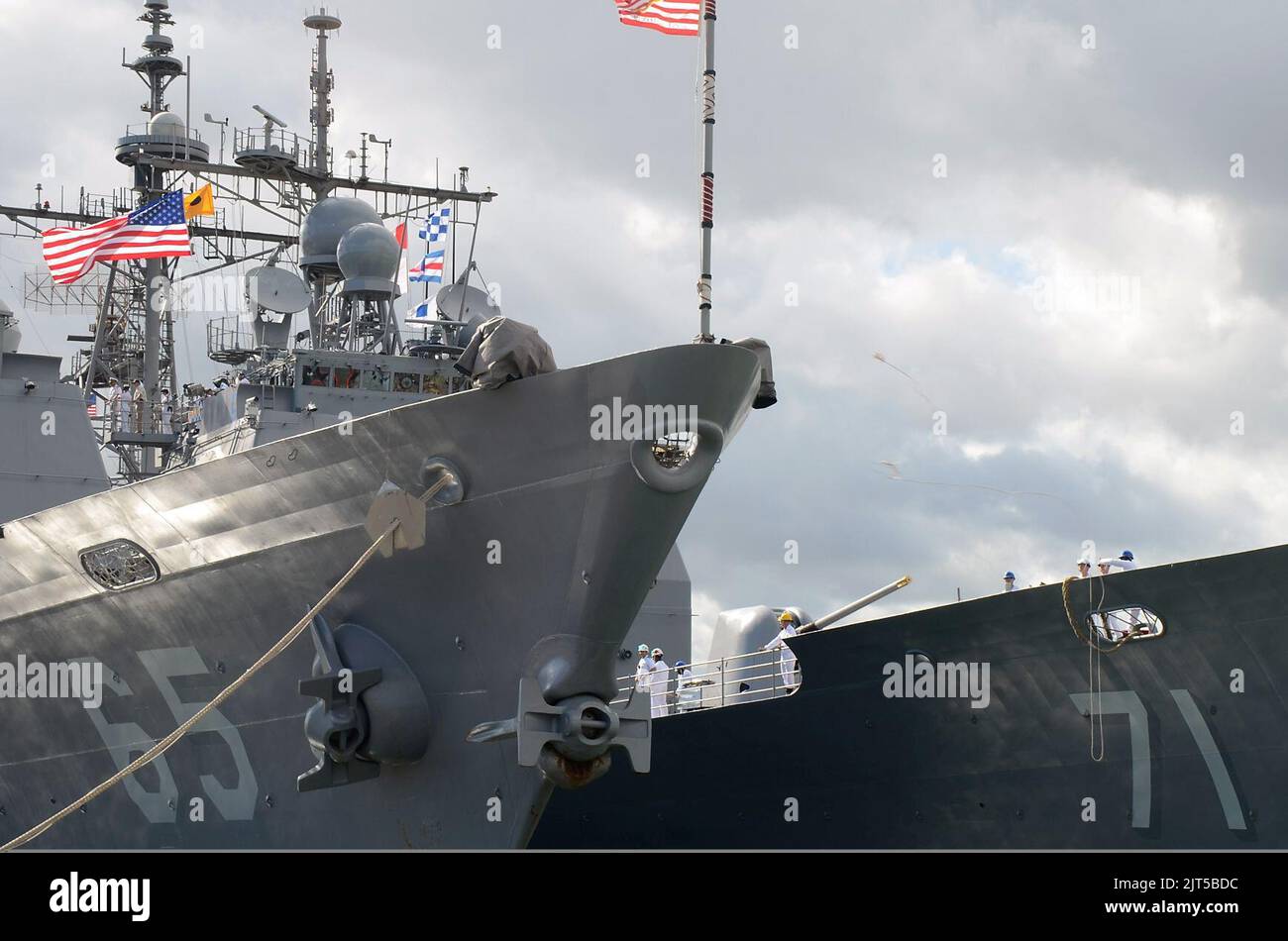Lenkwaffenkreuzer uss cape st george cg 71 -Fotos und -Bildmaterial in ...