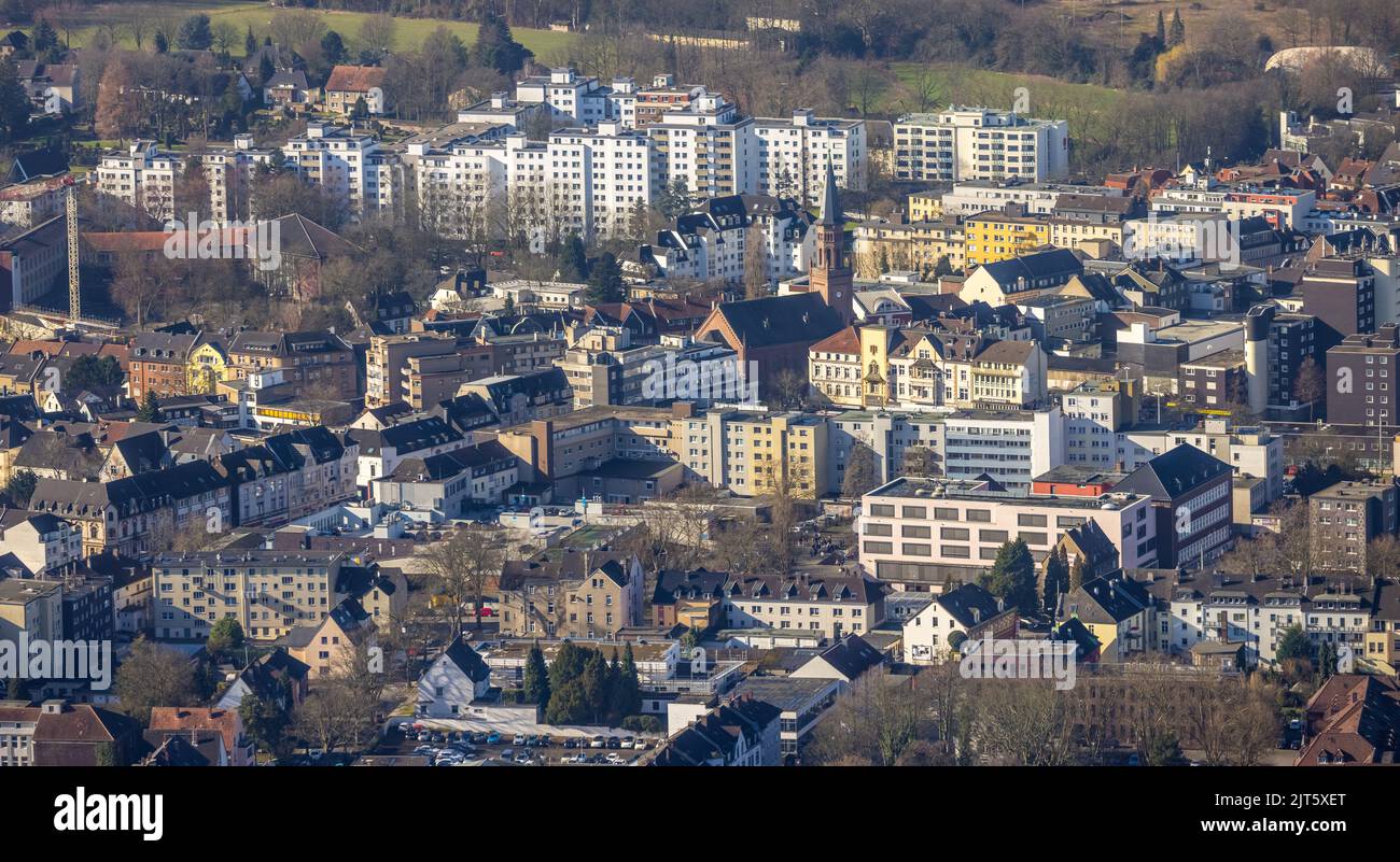Luftaufnahme, Stadtansicht mit evang. Friedenskirche und Hochhaus ...