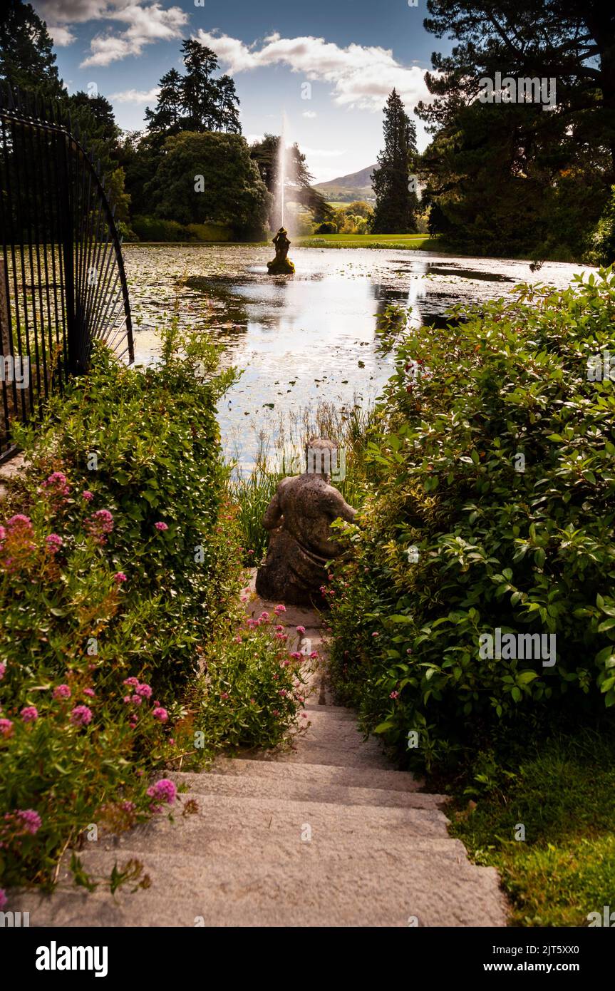 Powerscourt gartensee -Fotos und -Bildmaterial in hoher Auflösung – Alamy