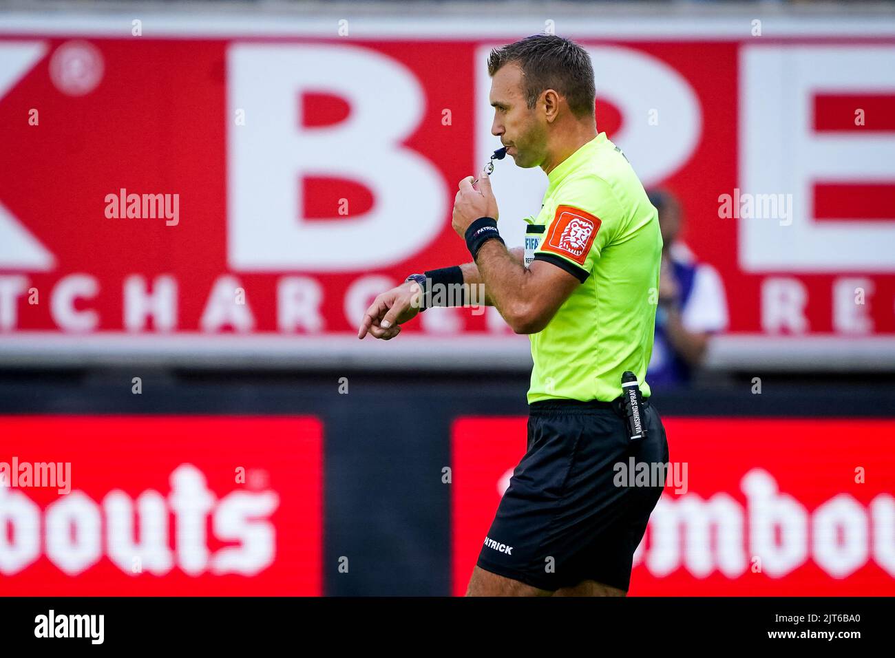 GENT, BELGIEN - 28. AUGUST: Schiedsrichter Nicolas Laforge während des ...