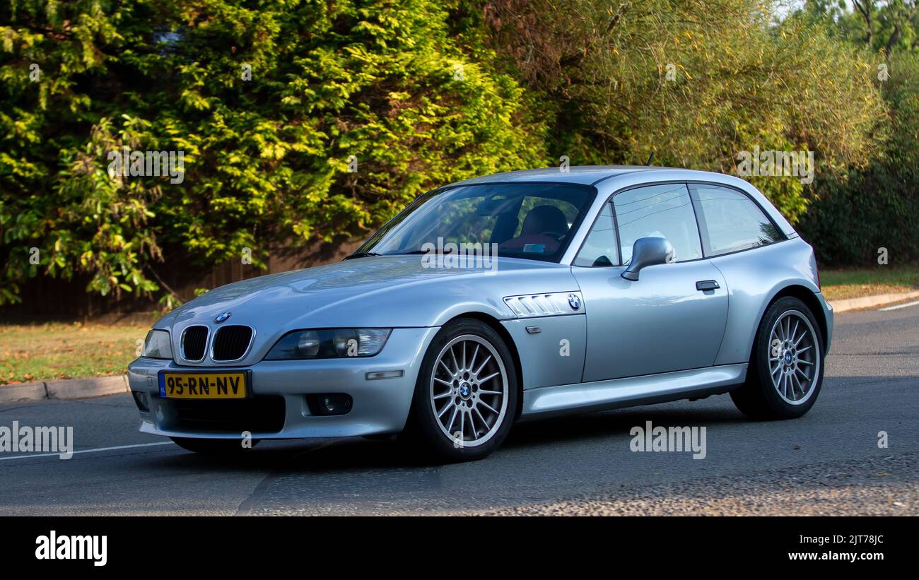 Bmw moderner klassiker -Fotos und -Bildmaterial in hoher Auflösung – Alamy