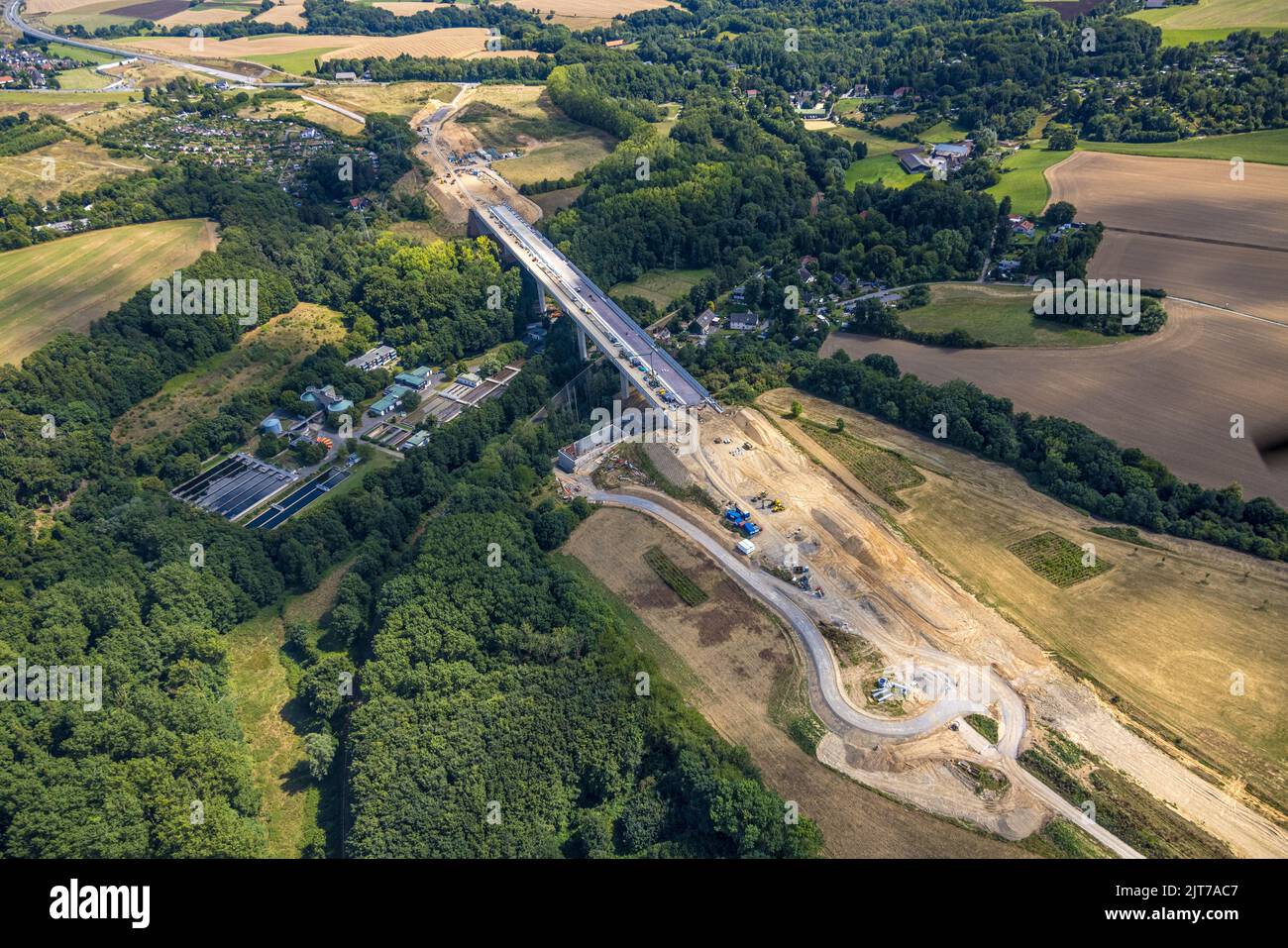 Luftaufnahme, Baustelle Angerbachtalbrücke, neuer Autobahnabschnitt der A44, Spaltschließung ...