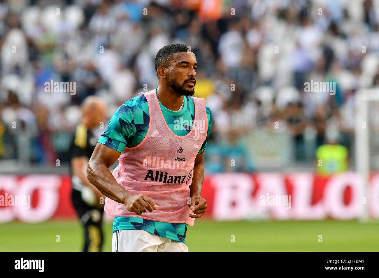 Bremer von Juventus FC erwärmt sich beim Spiel der Serie A 2022/23 ...