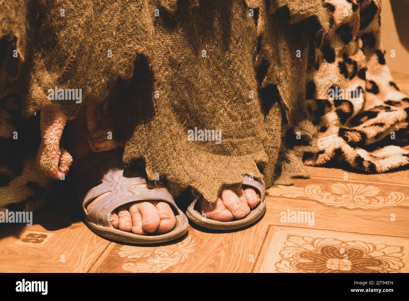 Alte oma beine -Fotos und -Bildmaterial in hoher Auflösung – Alamy