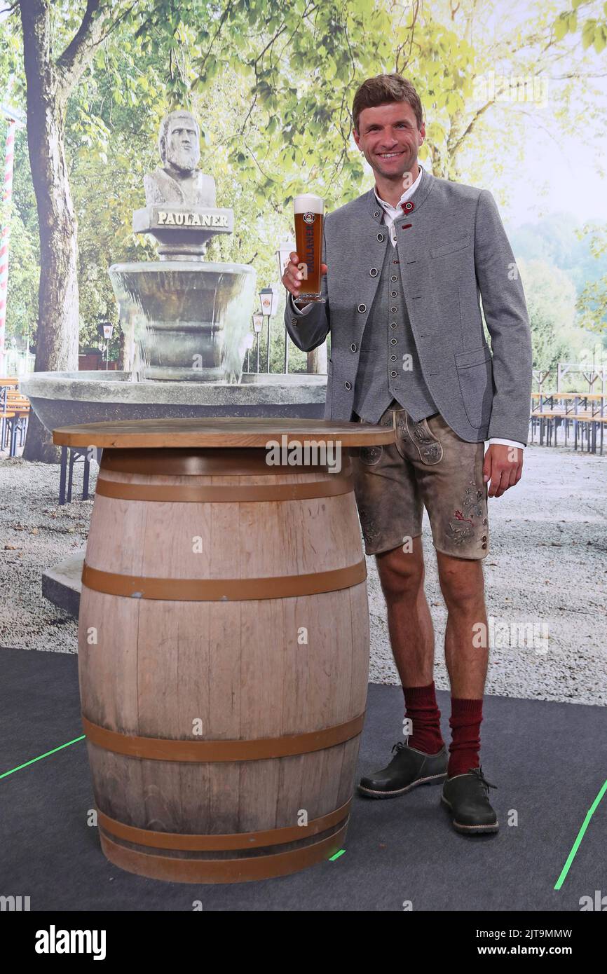 Thomas Müller von Bayern München Traditionell bayrisch in Lederhosen ...