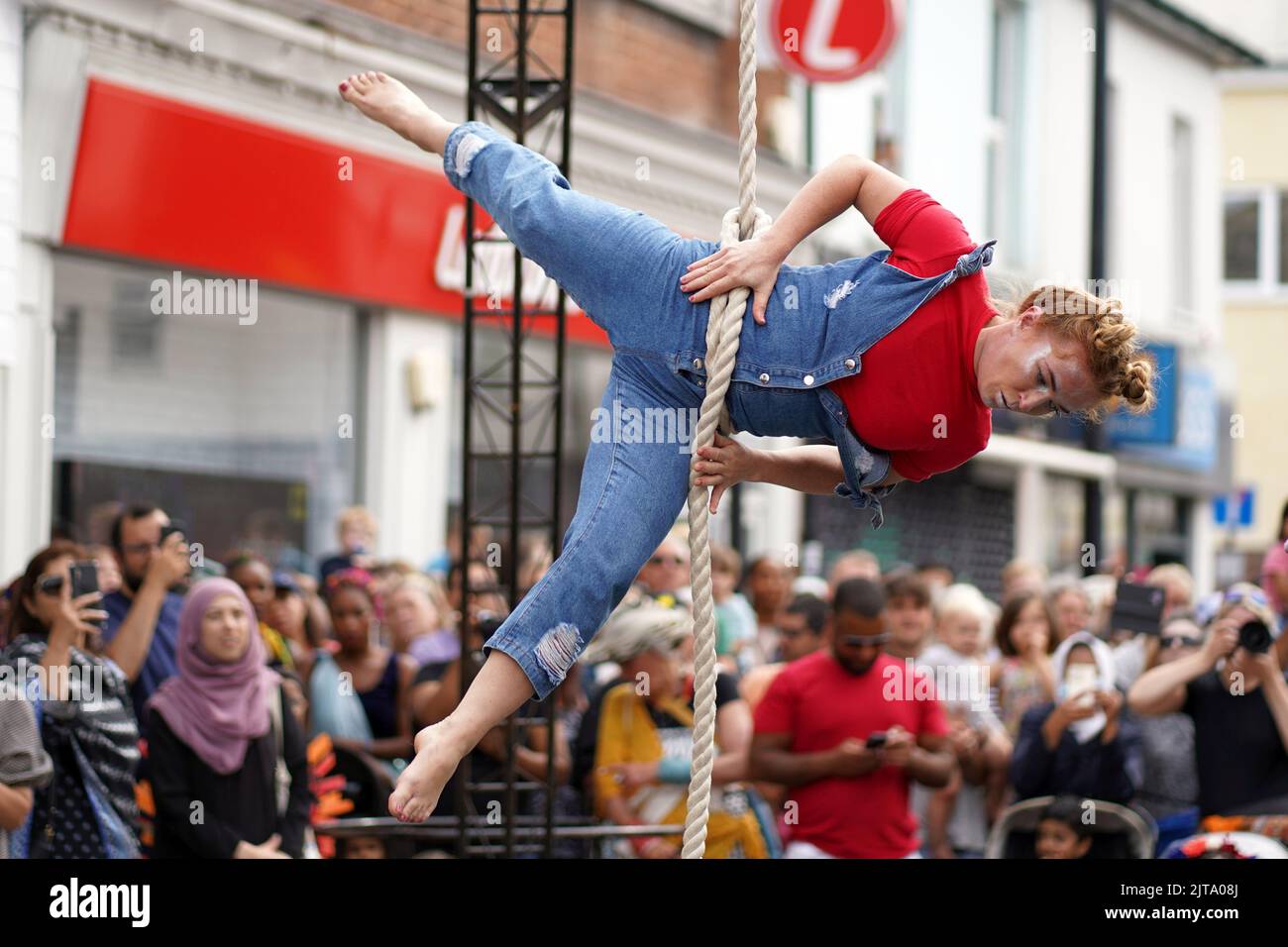 Zirkusfestival grace -Fotos und -Bildmaterial in hoher Auflösung – Alamy