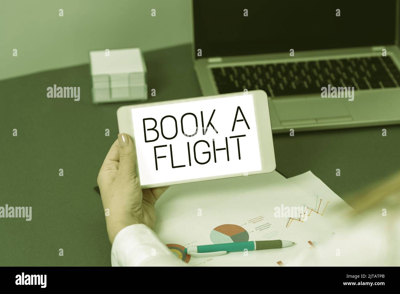 Inspiration mit Schild Flug buchen. Konzeptfoto Tickets kaufen, um eine ...