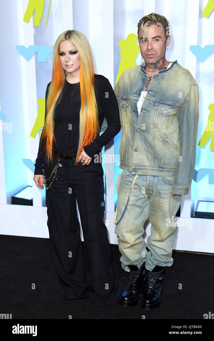 Avril lavigne und mod sun -Fotos und -Bildmaterial in hoher Auflösung ...