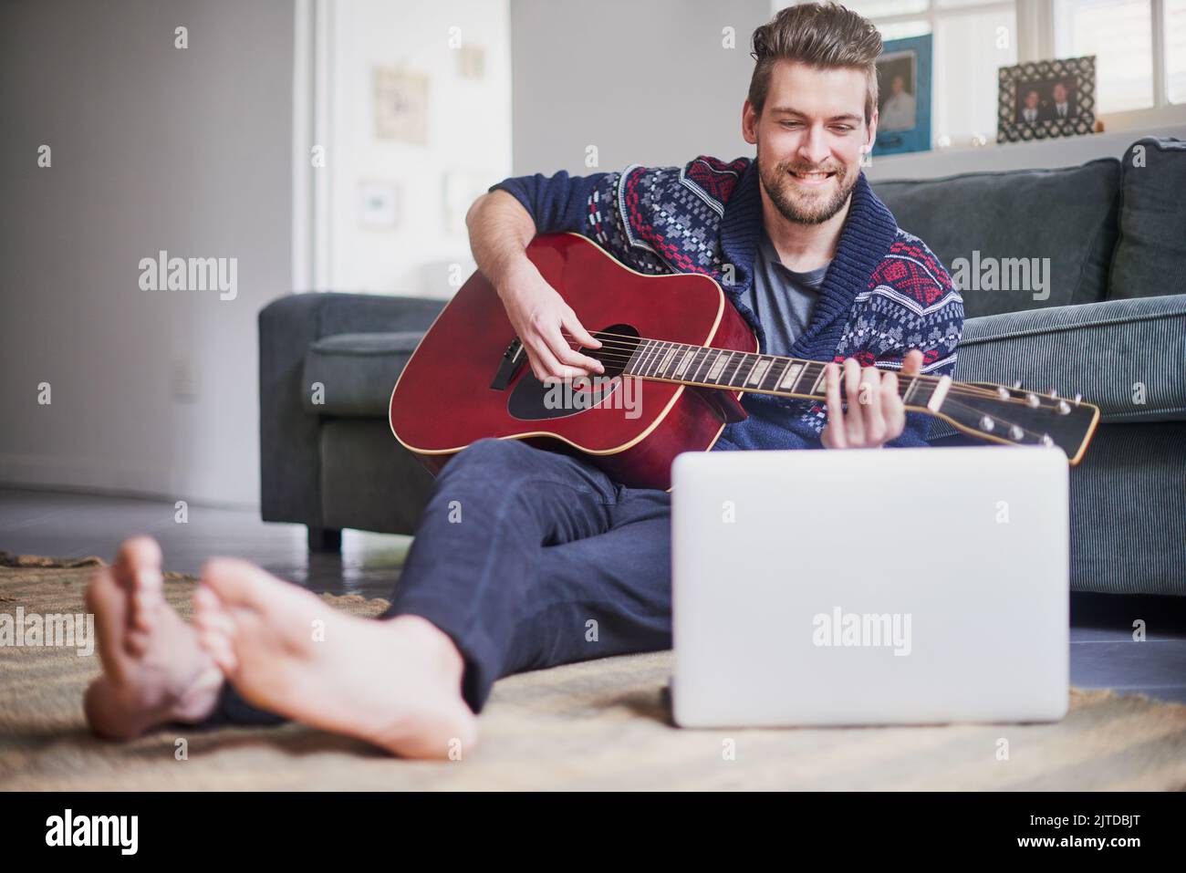 Watching tutorial -Fotos und -Bildmaterial in hoher Auflösung – Alamy