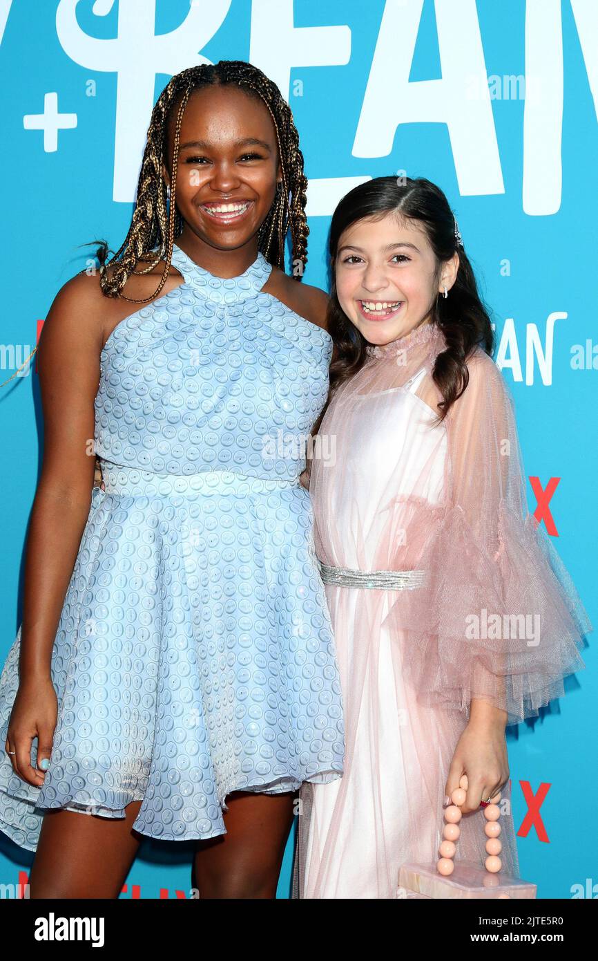 LOS ANGELES - AUG 29: Lidya Jewett, Keslee Blalock bei der Ivy + Bean ...