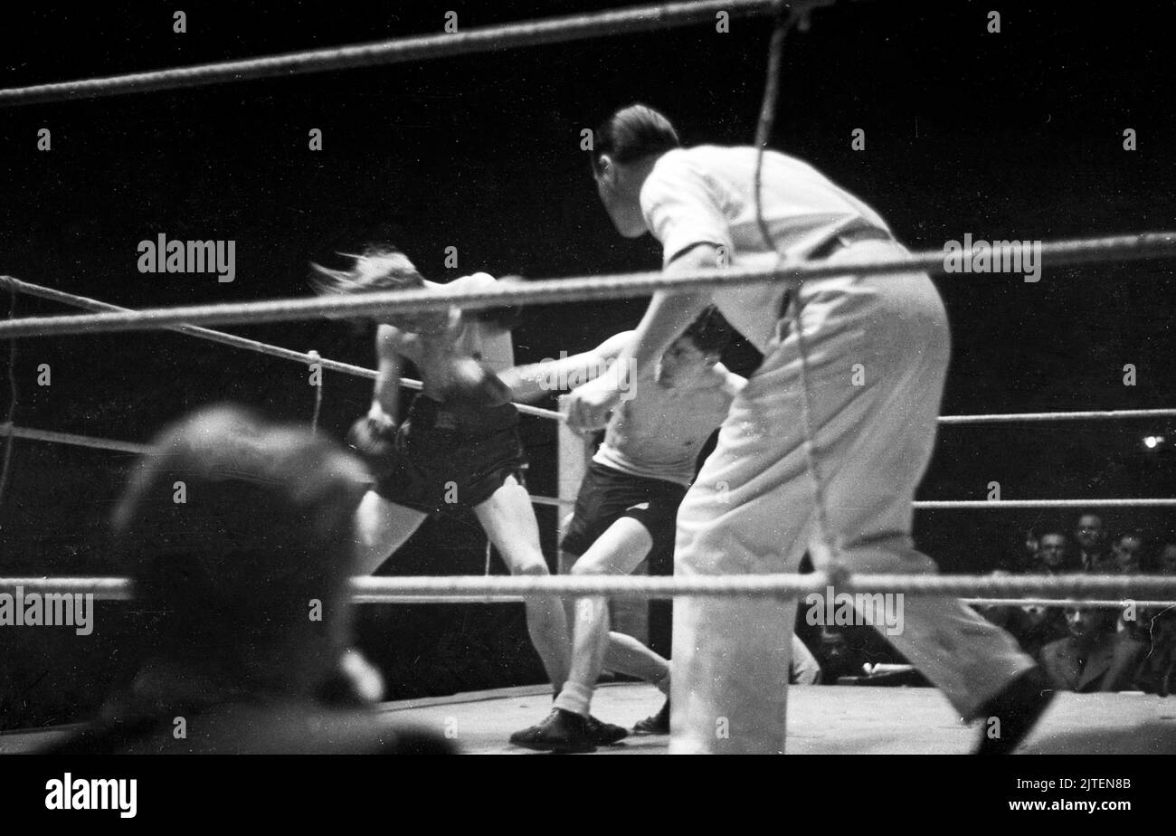 Boxen im Palast - Boxer Herbert Nürnberg liegt im Palast den Gegner ...