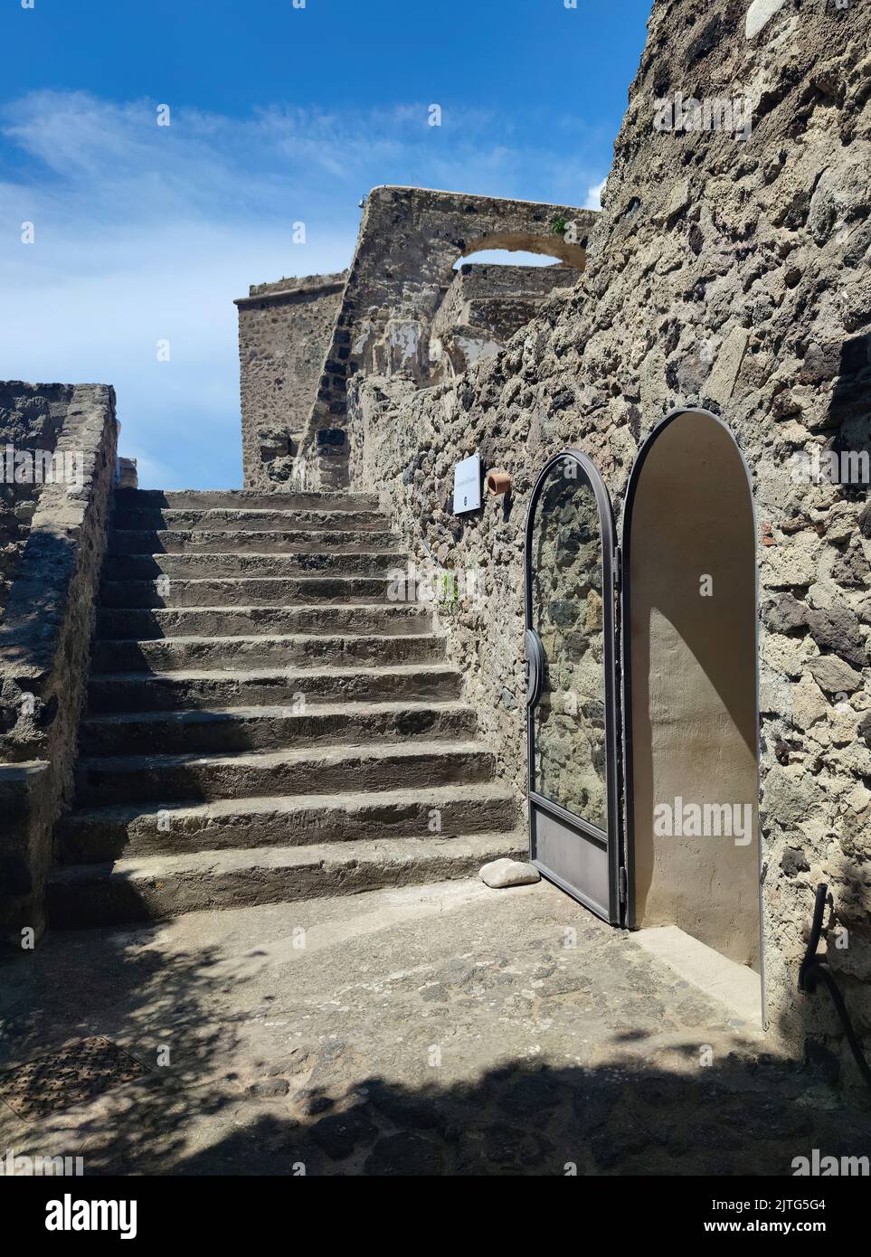 Innere Struktur der aragonesischen Burg die Festung, die in Ischia ...