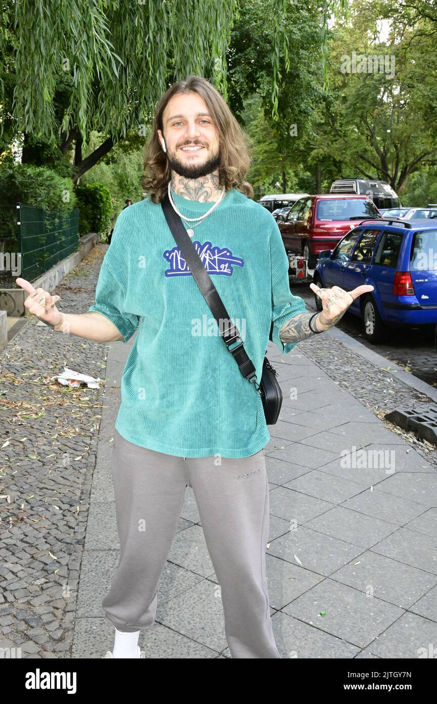 Jan-Philipp Preuß aka Leif am Set bei Dreharbeiten zur Reality-Daily ...