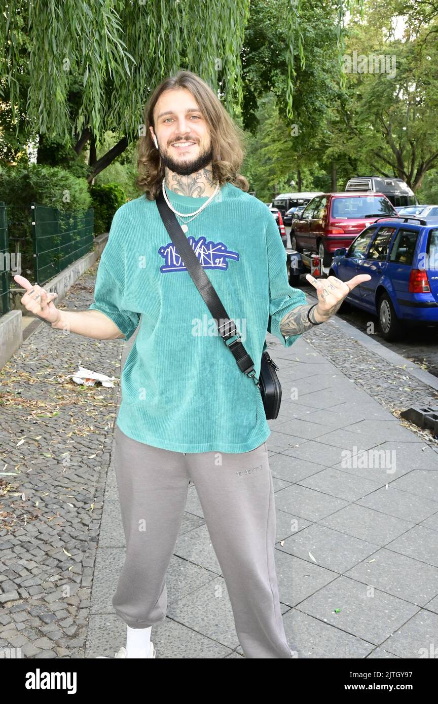 Jan-Philipp Preuß aka Leif am Set bei Dreharbeiten zur Reality-Daily ...