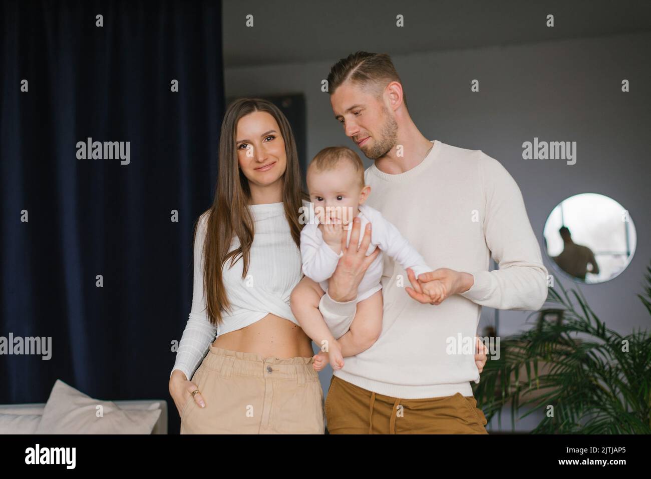 Die familie eines kindes -Fotos und -Bildmaterial in hoher Auflösung ...