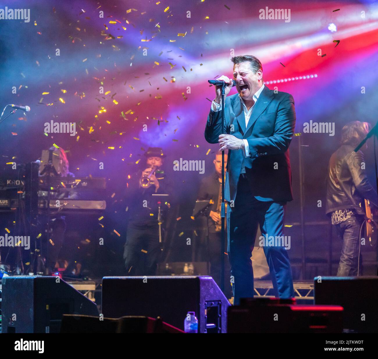 Tony hadley of spandau ballet -Fotos und -Bildmaterial in hoher ...