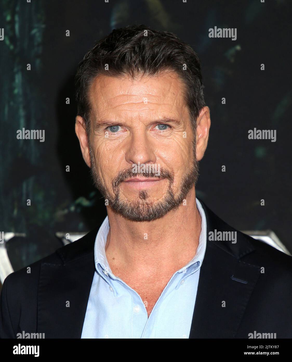 Lloyd Owen nimmt an der New Yorker Vorführung „der Herr der Ringe: Die Ringe der Macht“ Teil ...