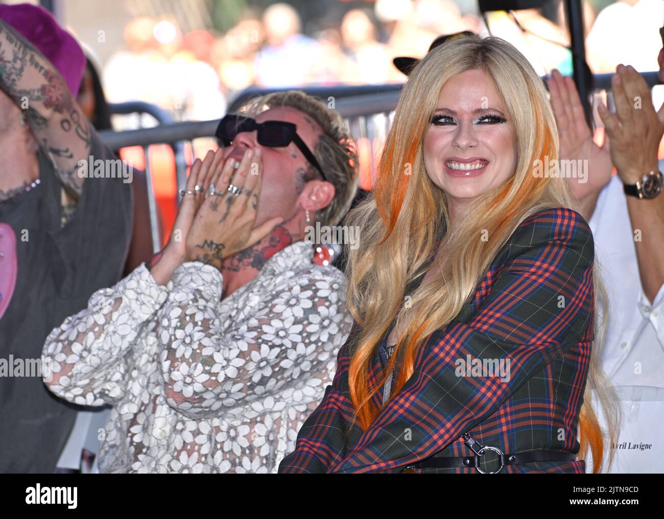 Avril lavigne und mod sun -Fotos und -Bildmaterial in hoher Auflösung ...