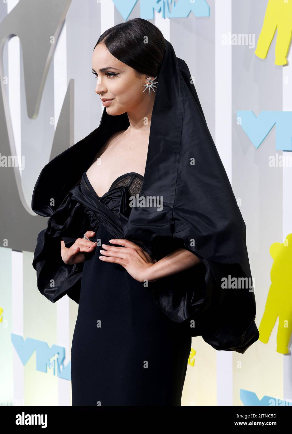 28. August 2022 - Newark, New Jersey - Sofia Carson. 2022 MTV Video ...