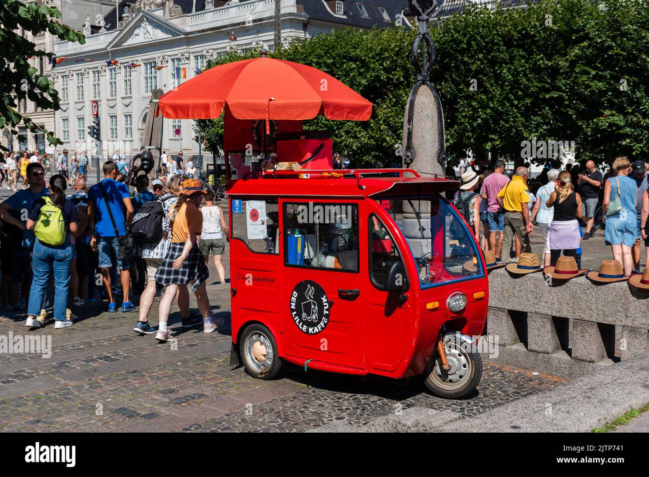 Lille kaffe tuk -Fotos und -Bildmaterial in hoher Auflösung – Alamy