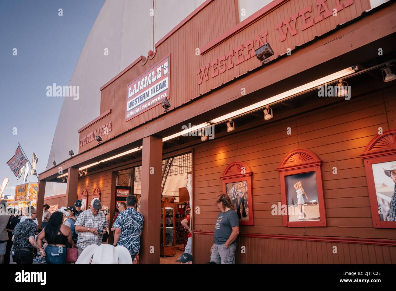 Lammles westernkleidung -Fotos und -Bildmaterial in hoher Auflösung – Alamy