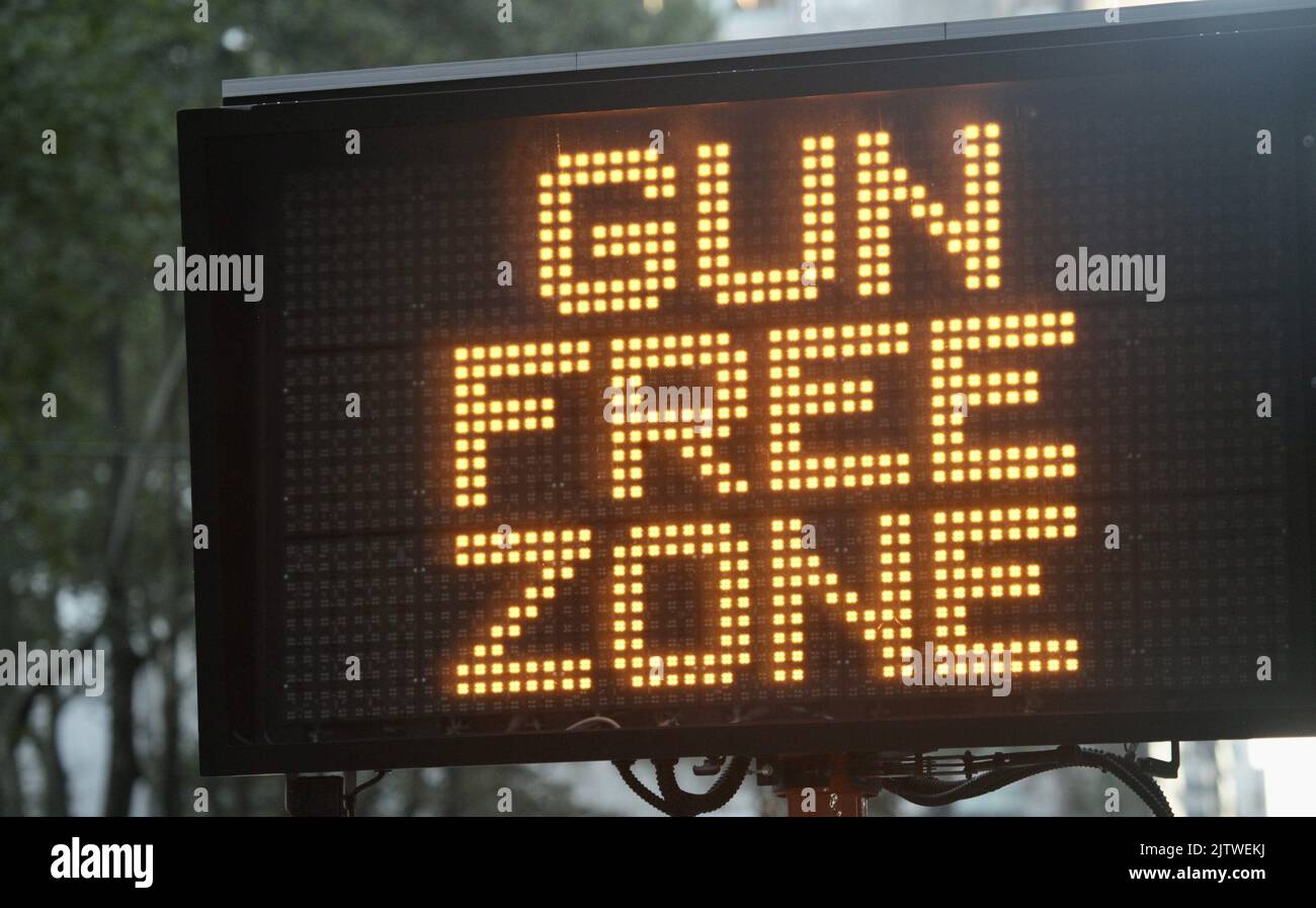 New York, USA. 1. September 2022. (NEU) Gun Free Zone-Times Square. 01 ...