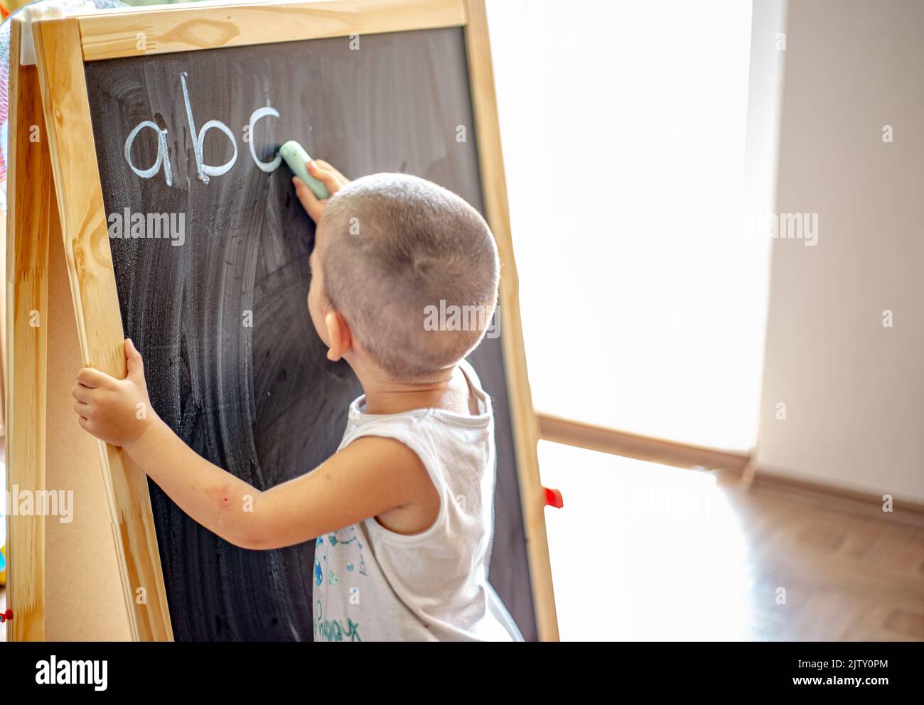 Gebildetes kind -Fotos und -Bildmaterial in hoher Auflösung – Alamy