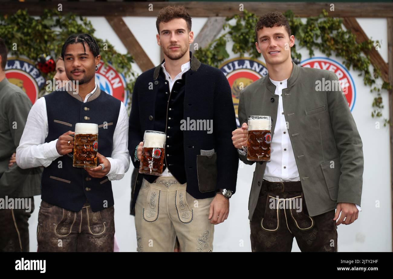 Benjamin pavard feier -Fotos und -Bildmaterial in hoher Auflösung – Alamy