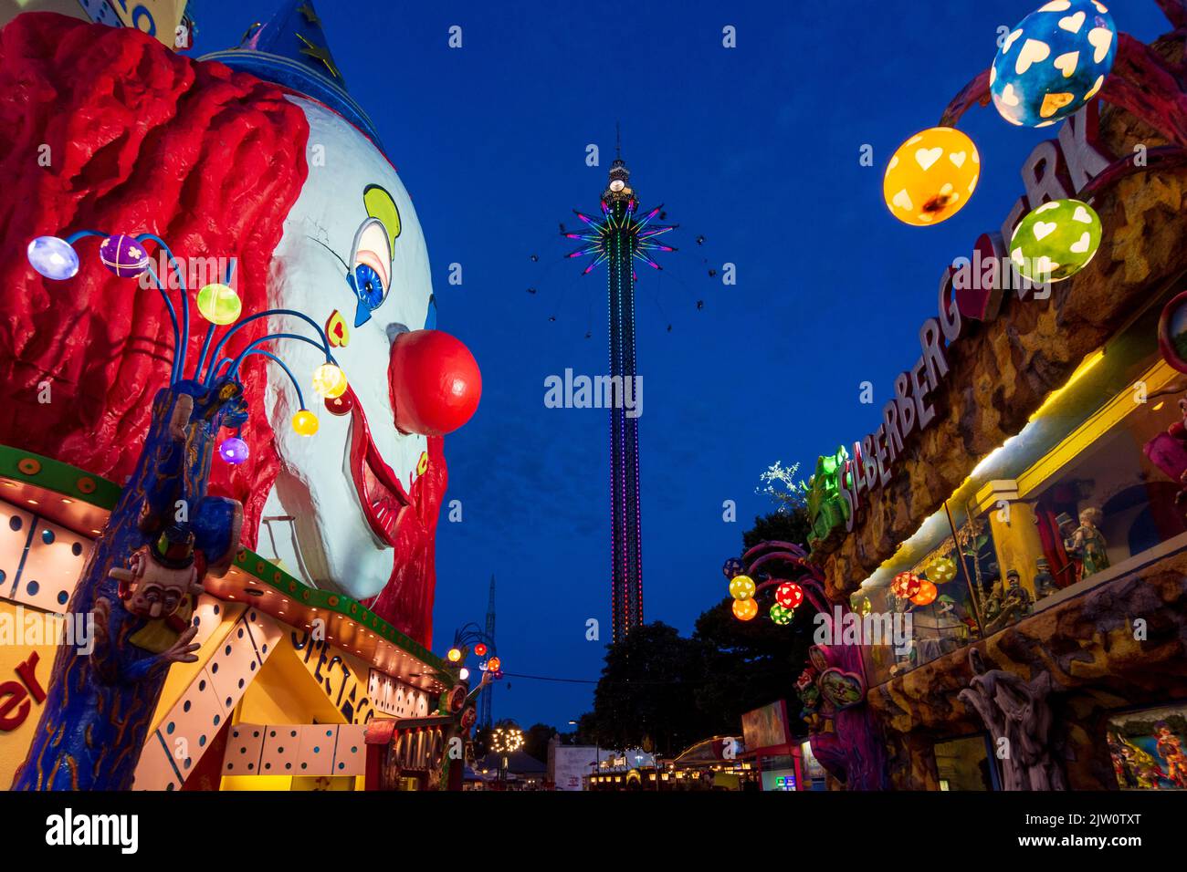 Wien vienna prater carousel praterturm -Fotos und -Bildmaterial in ...