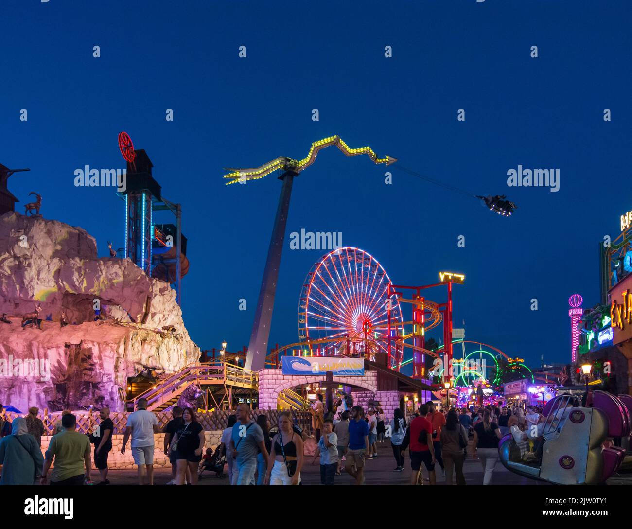 Ghost train in vienna prater -Fotos und -Bildmaterial in hoher ...