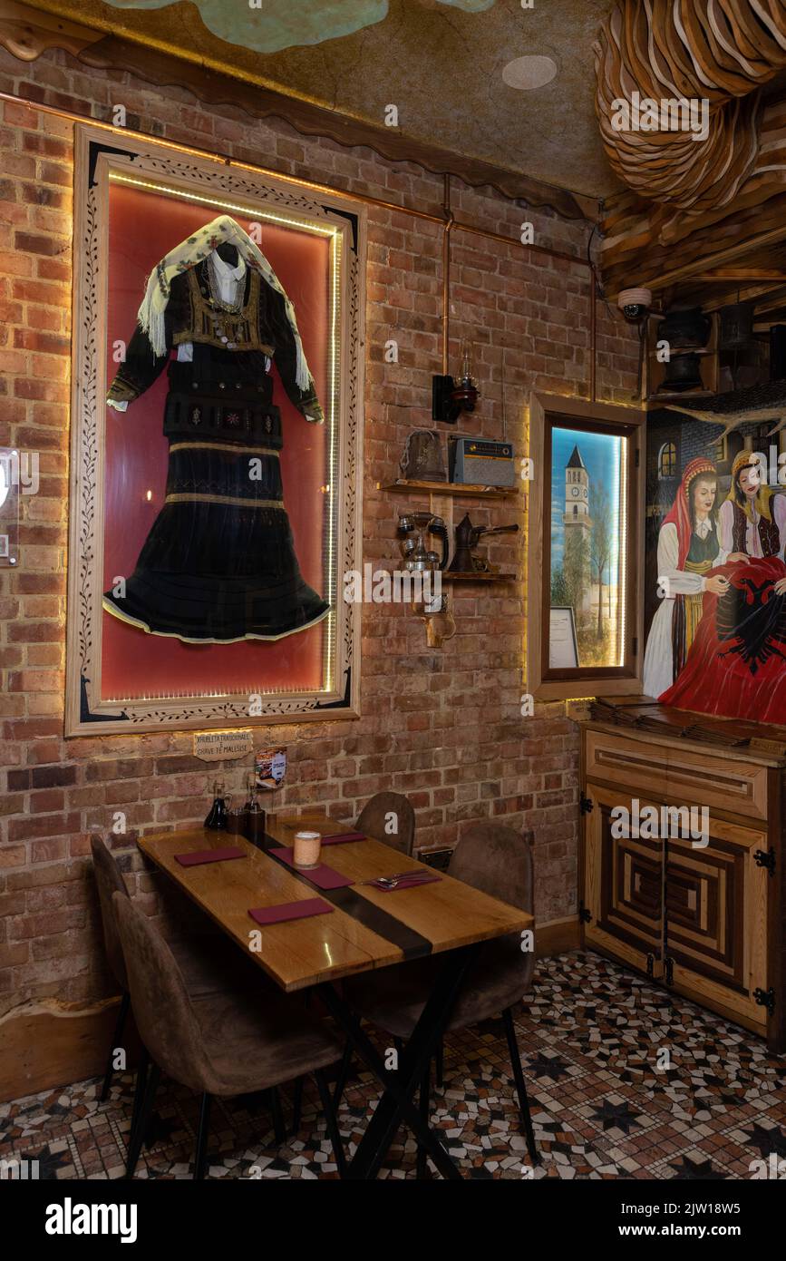 Albaner, der in london lebt -Fotos und -Bildmaterial in hoher Auflösung ...