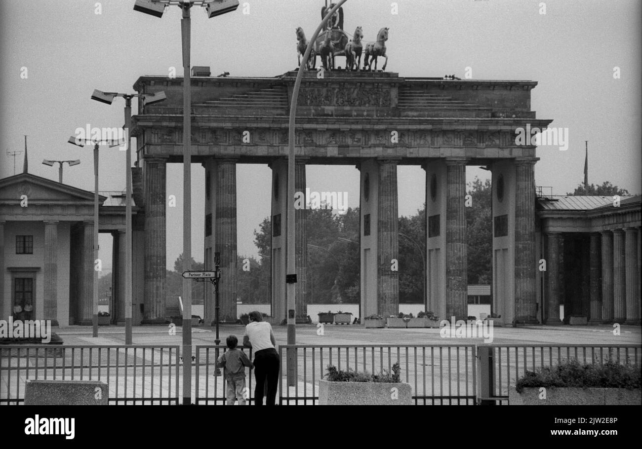 Brandenburger tor deutsch -Fotos und -Bildmaterial in hoher Auflösung ...