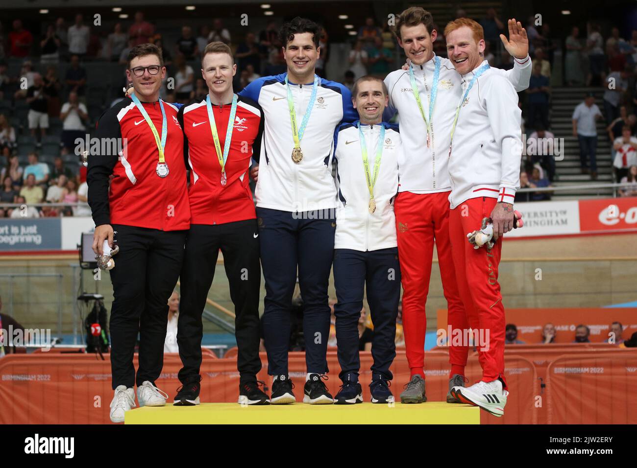 James BALL aus Wales zusammen mit seinem Piloten Matthew Rotherham ...