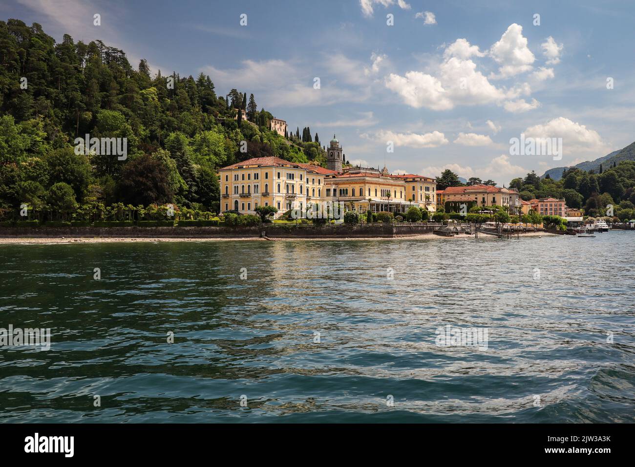Idyllischer Blick auf die Stadt Bellagio in der Lombardei. Comer See ...