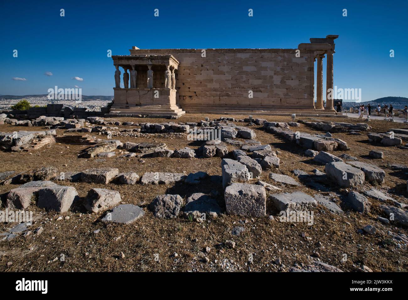 Südansicht des Erechtheion-Tempels mit der Veranda der Maidens auf der ...