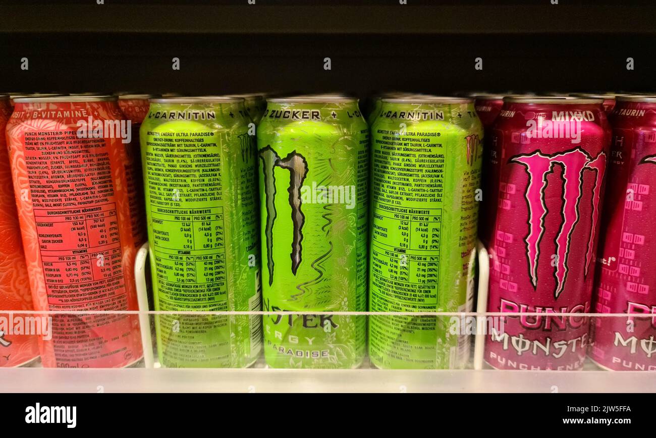 Hamburg, Deutschland - 03. September 2022: Farbenfrohe Energy-Drink ...