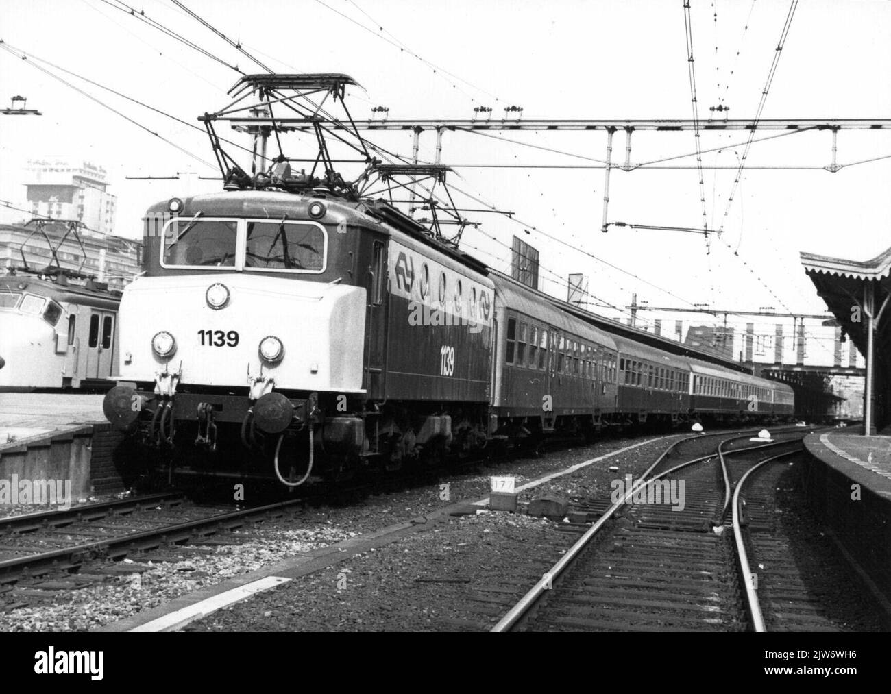 Abbildung der elektrischen Lokomotive Nr. 1139 (Baureihe 1100) der N.S ...