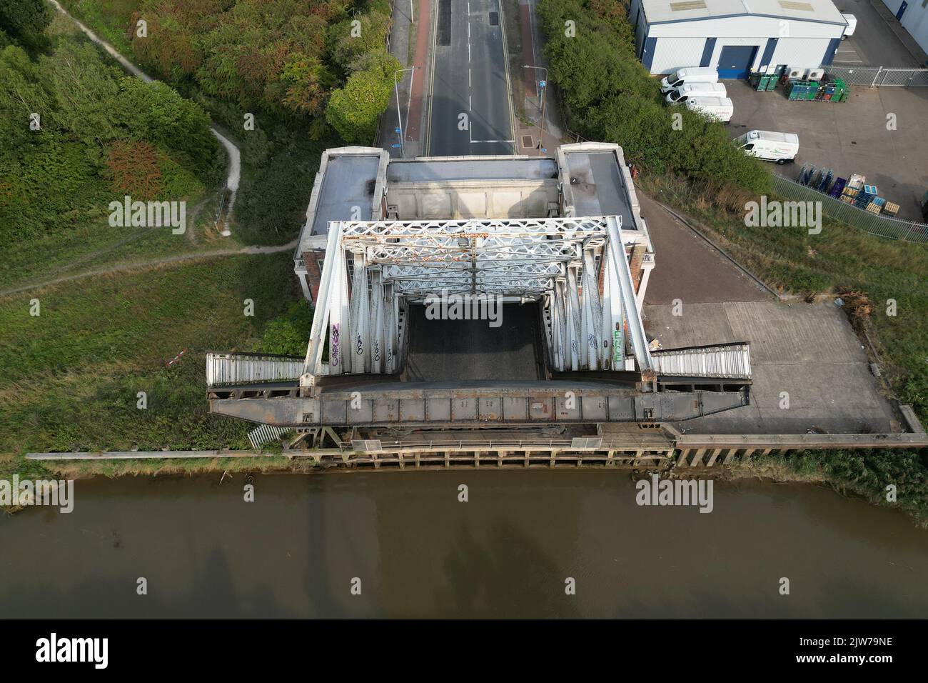 Road and pedestrian bridge -Fotos und -Bildmaterial in hoher Auflösung ...