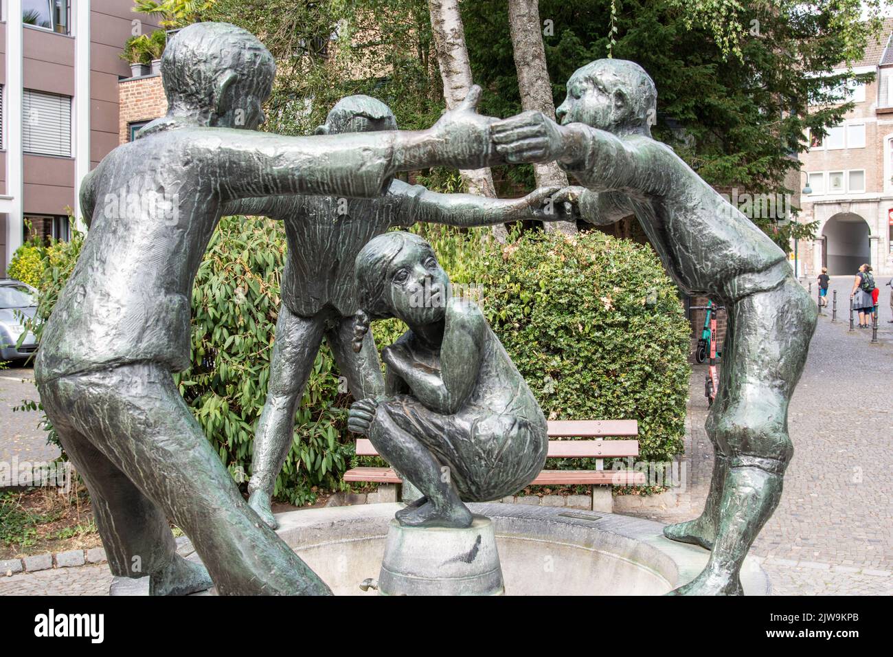 Aachen Mai 2021: Türelüre-Lißje Brunnen. Szene aus einer alten Aachener ...